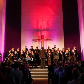 Passions-Konzert mit GOLDEN HARPS Gospel Choir - Gospelkonzert - Sa. 12.04.2025 um 20:00 Uhr ...